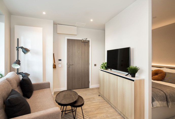 Roomy 2 - Exclusive Croydon Studio Apartments | Enclave